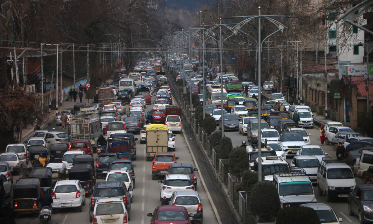 Traffic Mess: Who is to Blame? – Kashmir Newsline – Expression Unleashed